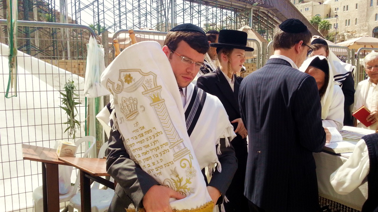 A Sacred Labor of Love: Scribes and the Ancient Art of Making a Torah ...